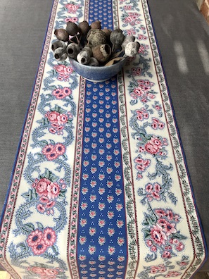 Discounted French tablecloths napkins and table runners